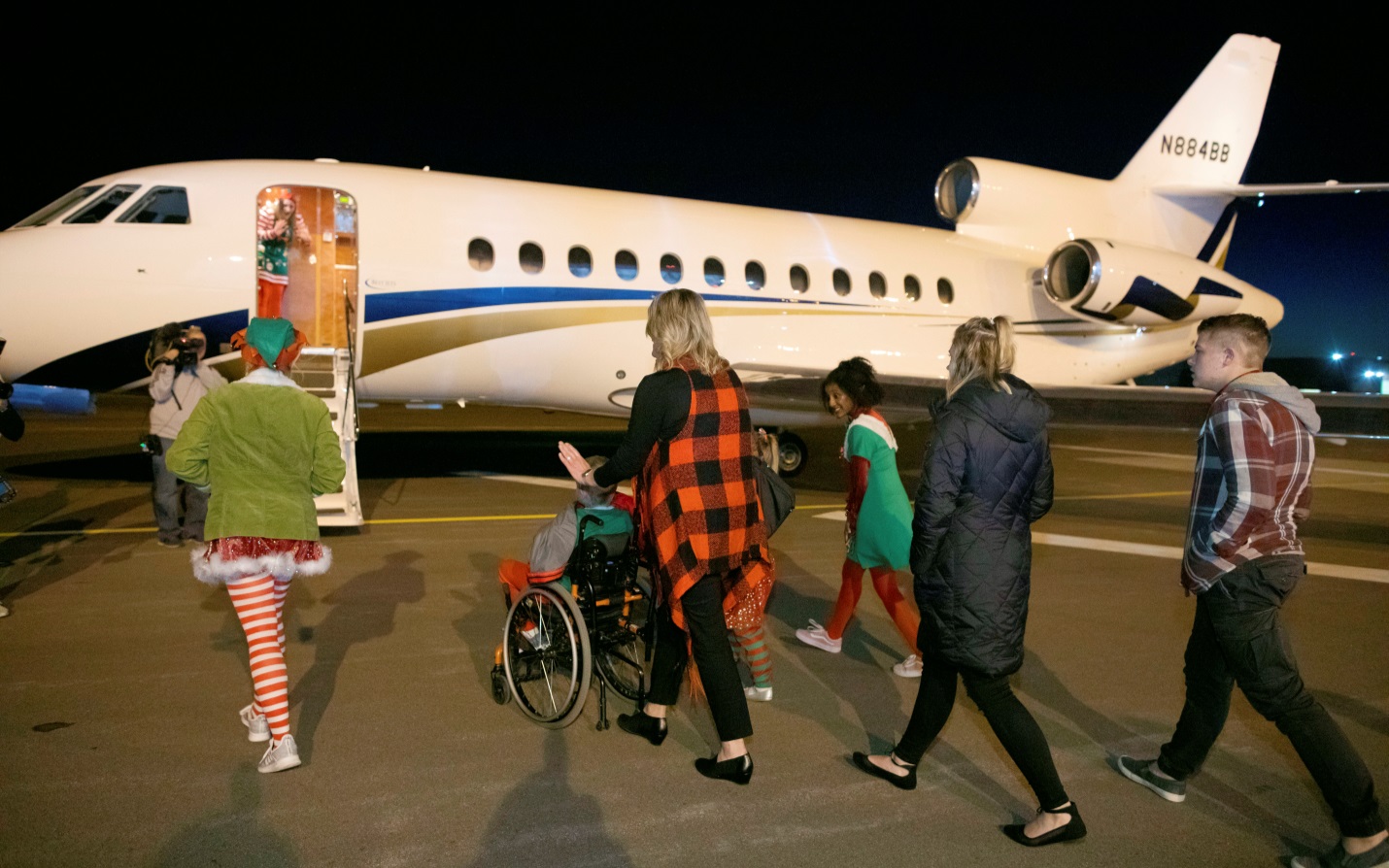 Kyle Rudolph Takes Childrens Hospital Patients On Special North Pole ...